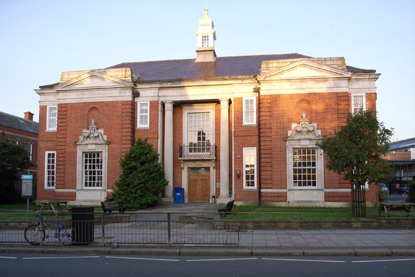 Hendon Library in London | LibraryThing Local